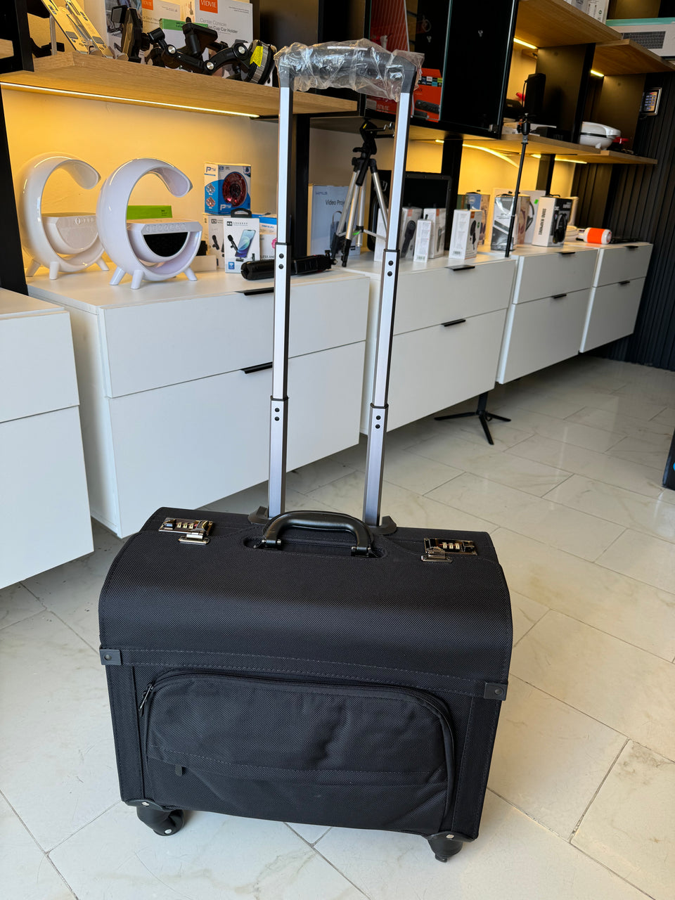 Maletín Ejecutivo marca MICLA con Ruedas 360, Para Pilotos, Viajeros y